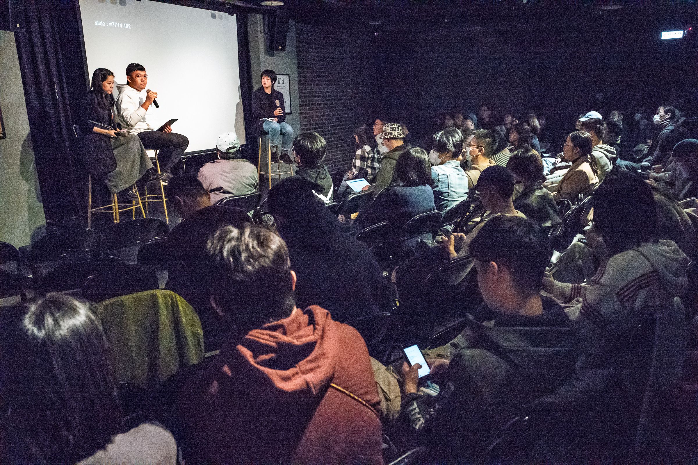 重新定義新聞：自媒體的嘗試與衝撞｜楊貴智 VS 陳莉雅｜READr Mesh Launch Party 第二場主題對談會後紀錄 @23 comedy - READr 讀+